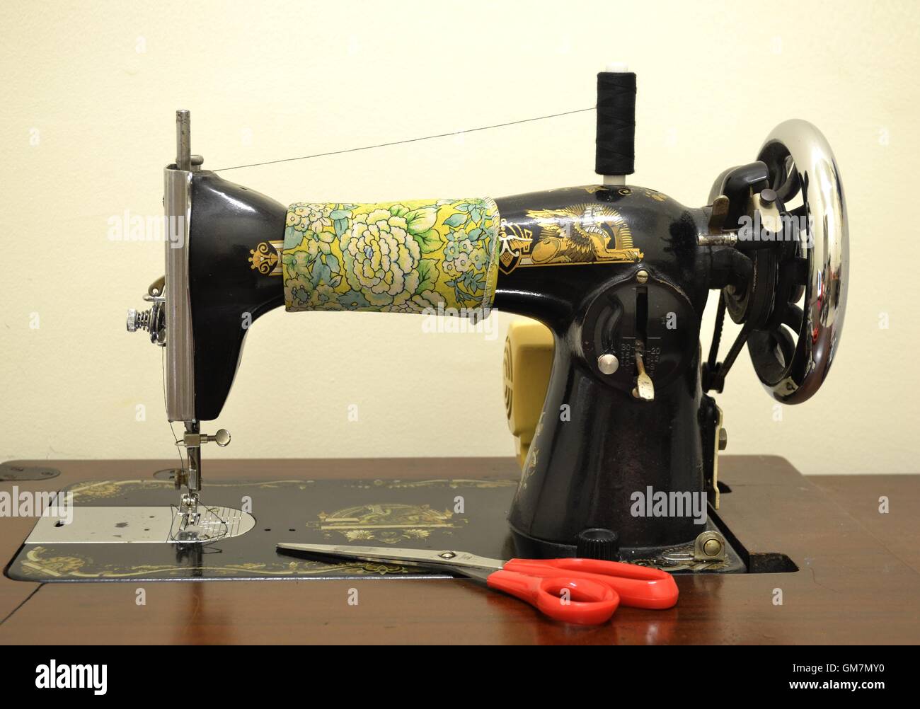 old sewing machine Stock Photo - Alamy