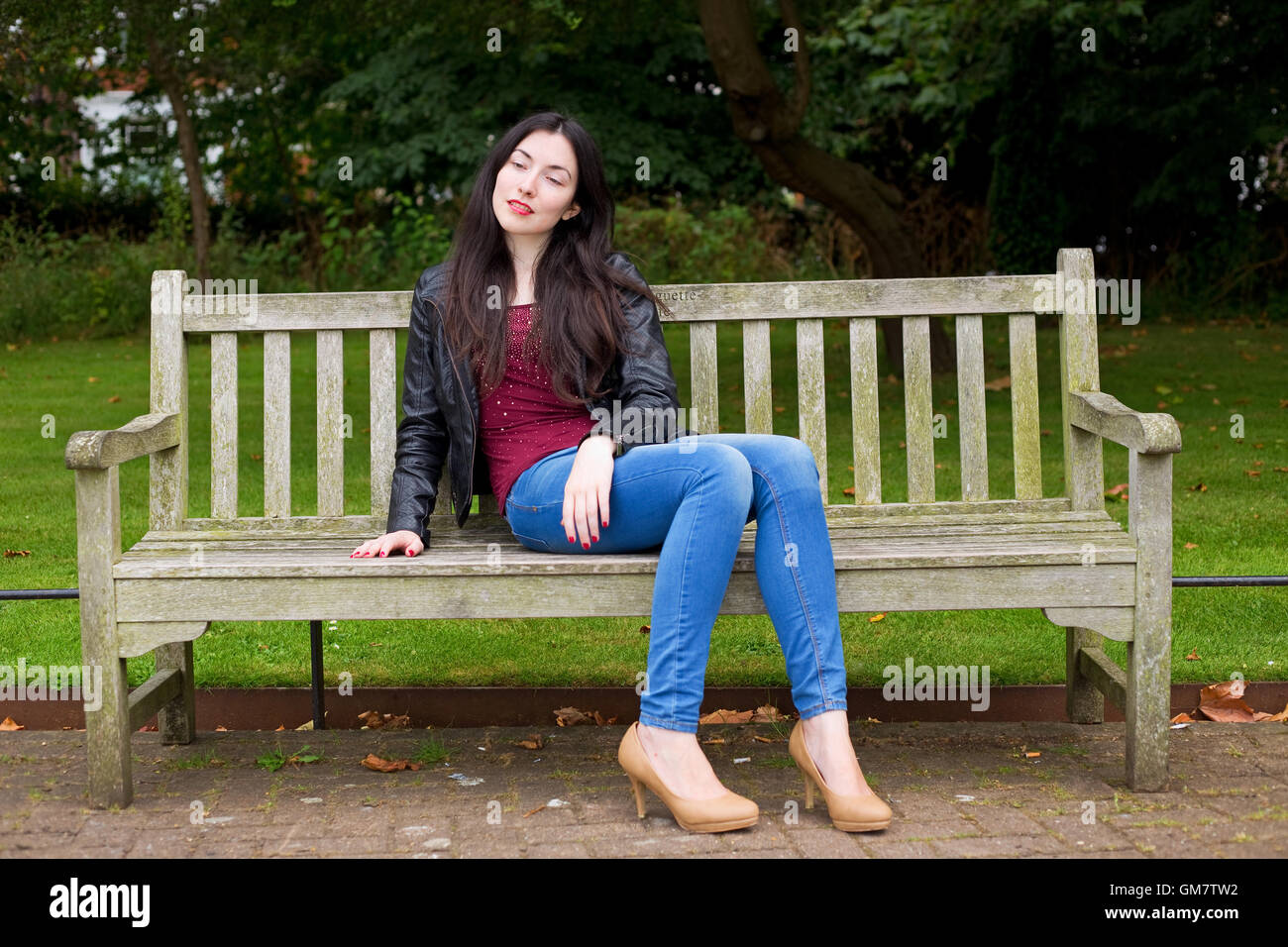 Woman sad bench hi-res stock photography and images - Alamy