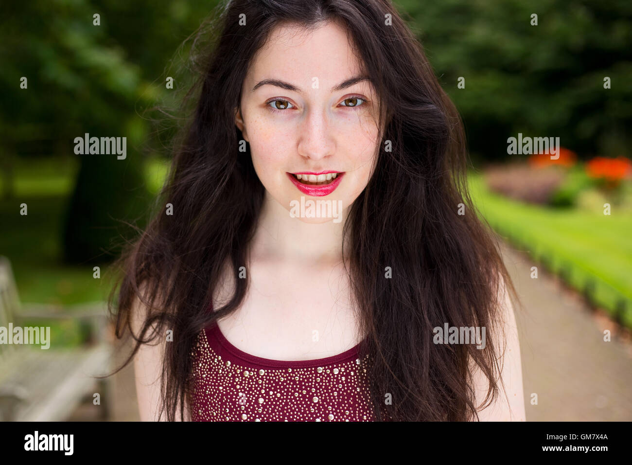 Woman smile beauty headshot hi-res stock photography and images - Alamy