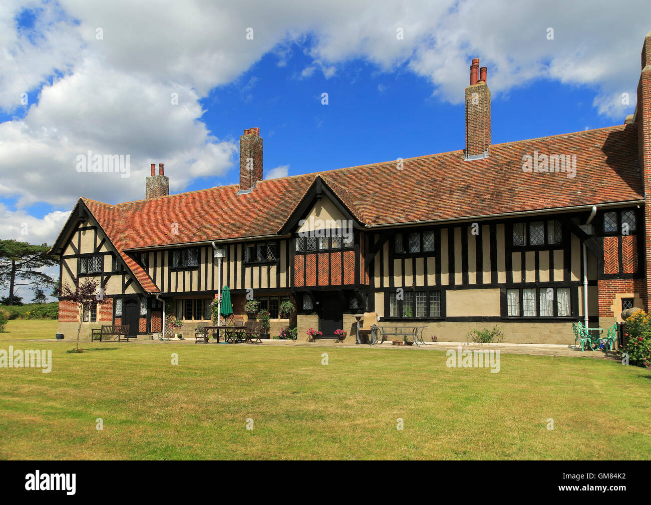 Thorpeness almshouse hi-res stock photography and images - Alamy