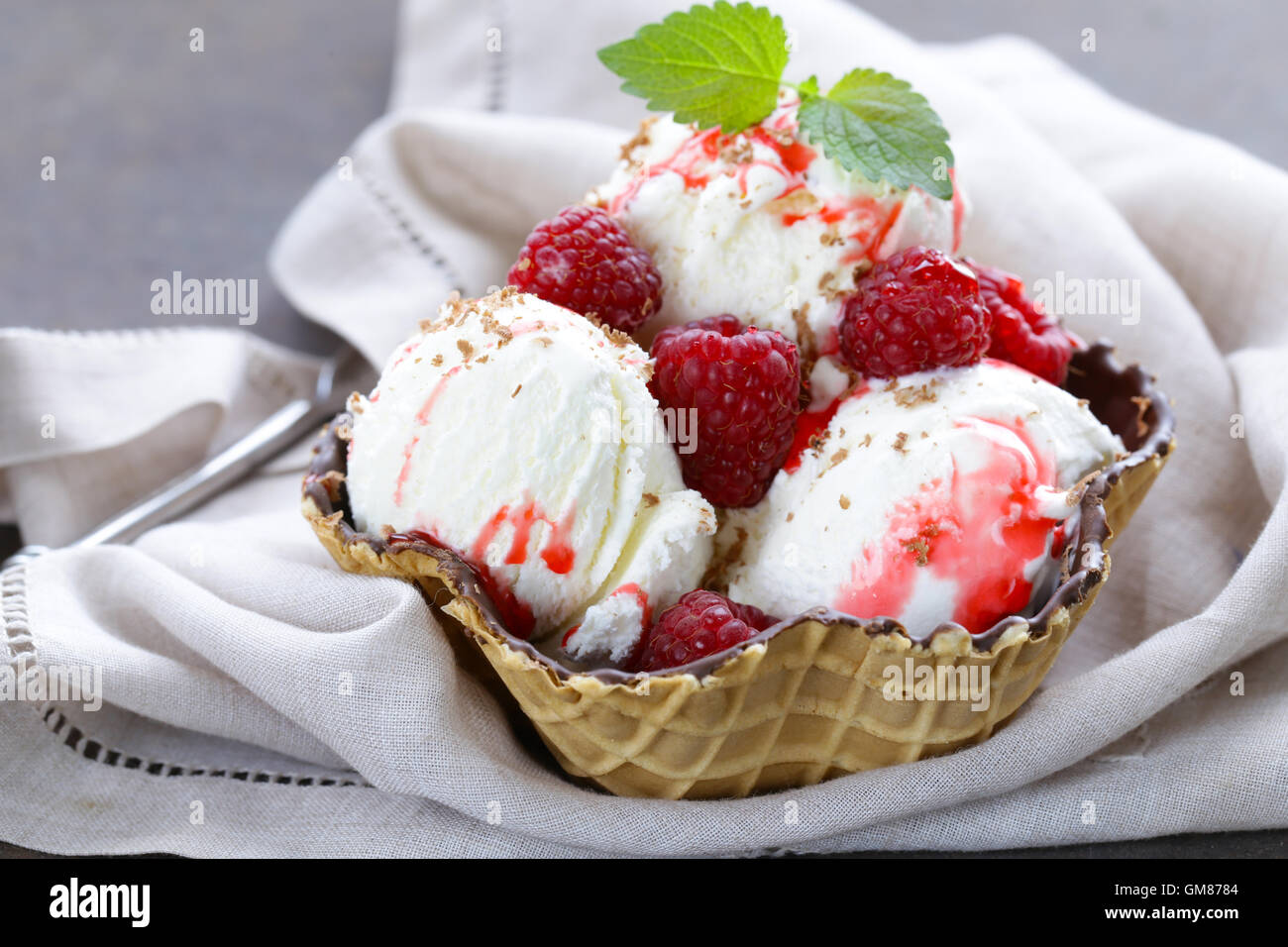 Ice cream with raspberry sauce hi-res stock photography and images - Alamy