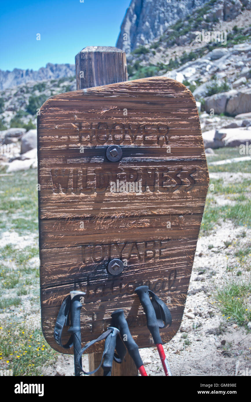 Wooden hoover wilderness sign hi-res stock photography and images - Alamy