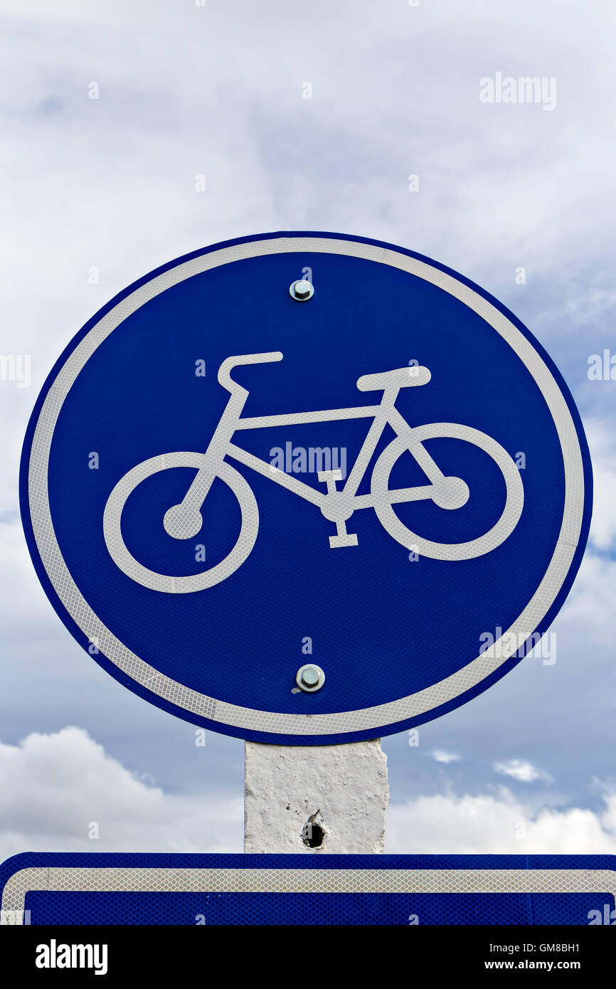 Traffic sign round blue sky hi-res stock photography and images - Alamy