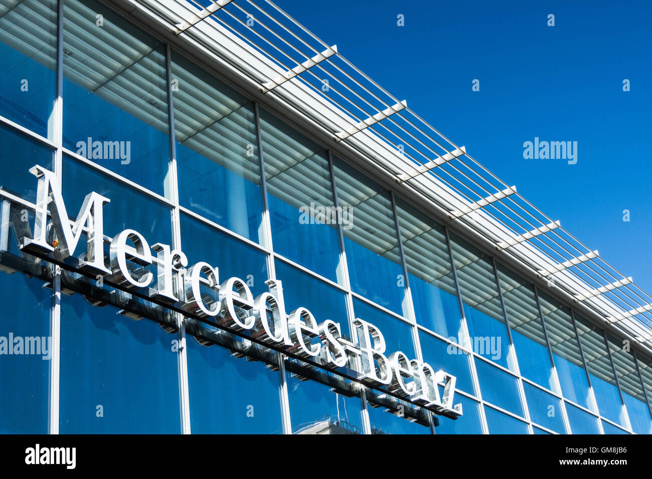 Mercedes benz showroom hi-res stock photography and images - Alamy