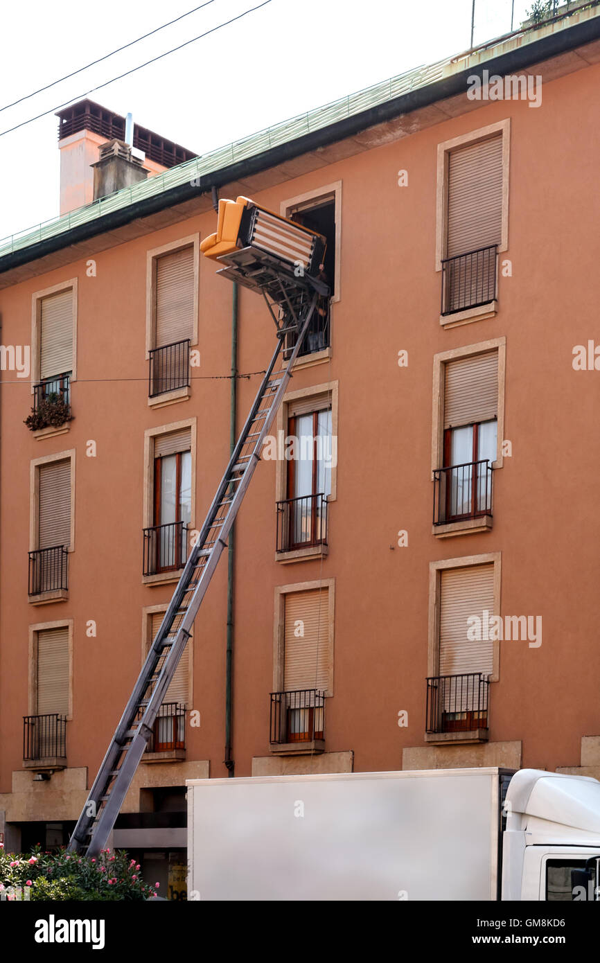 Moving boom hi-res stock photography and images - Alamy