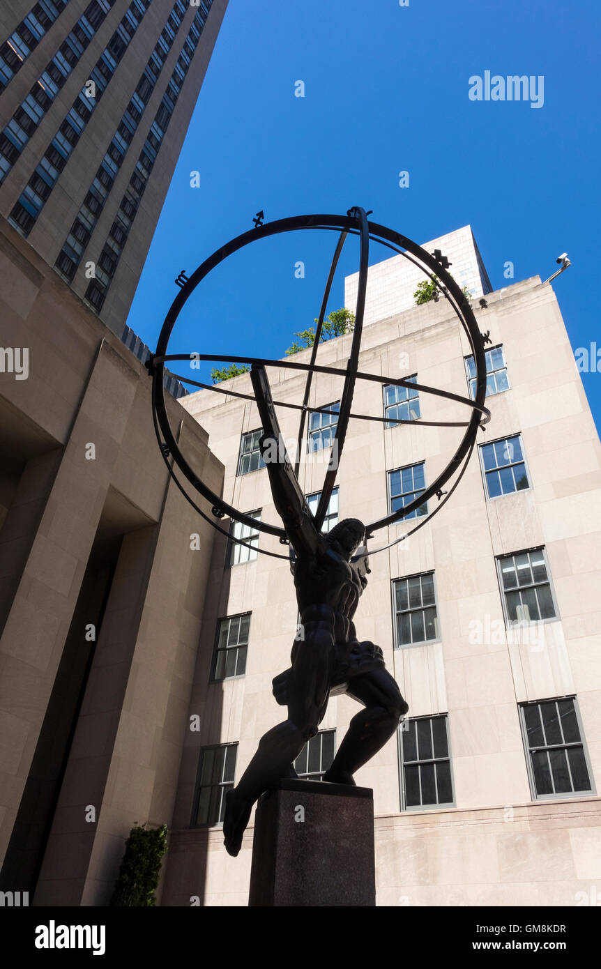 Atlas statue at Rockefeller Center in New York City Stock Photo - Alamy