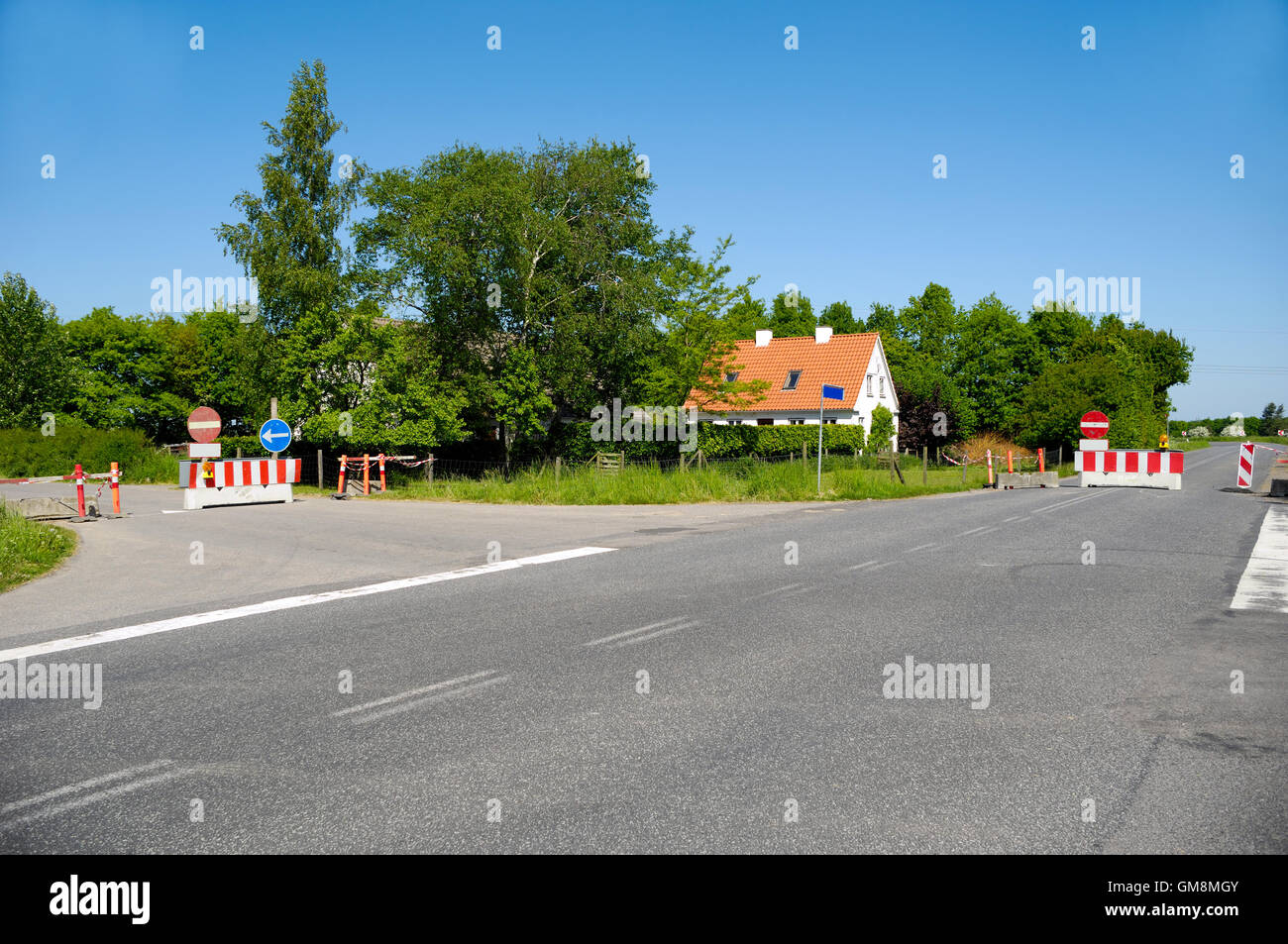 Dead end road traffic sign hi-res stock photography and images - Alamy