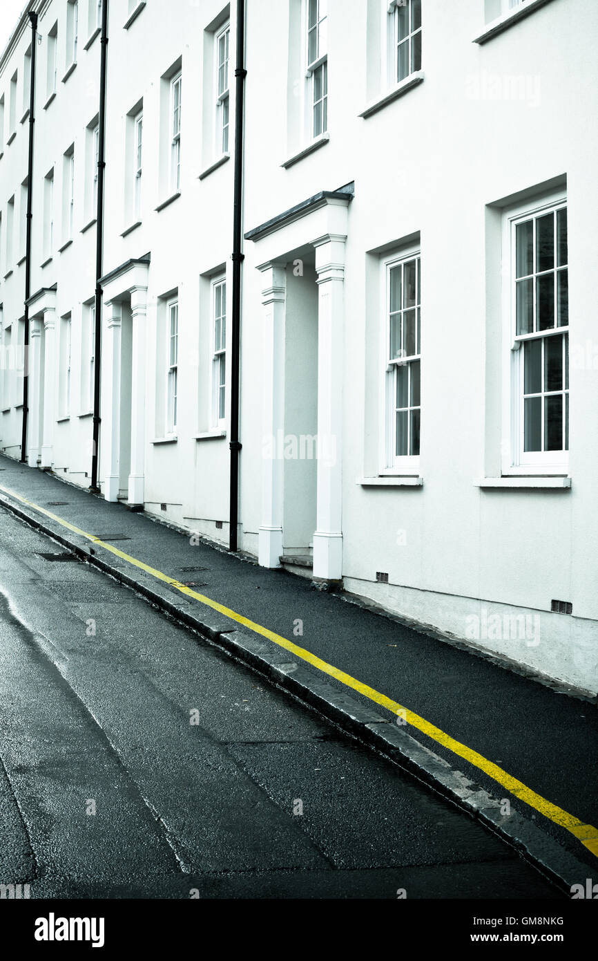 Single line of houses hi-res stock photography and images - Alamy