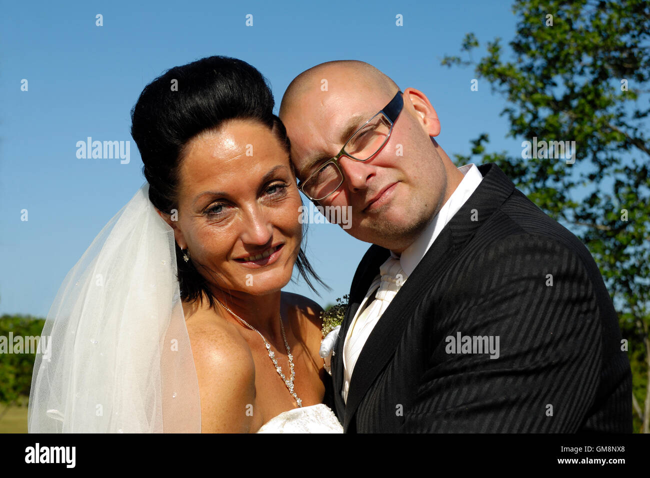 Happy wedding couple Stock Photo - Alamy