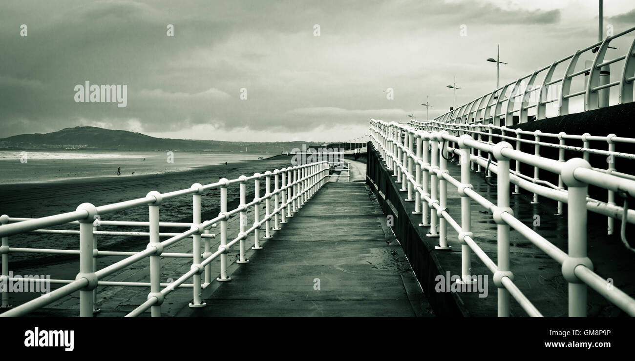 Beach railings ramp hi-res stock photography and images - Alamy