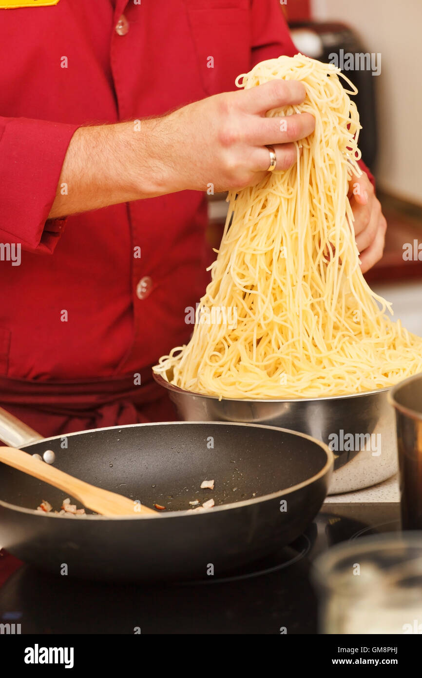 Chef preparing pasta Stock Photo - Alamy