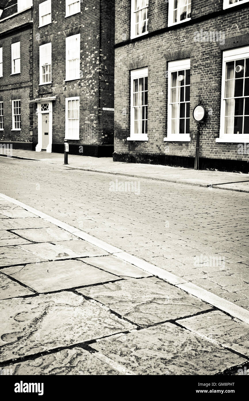 Medieval british alley hi-res stock photography and images - Alamy