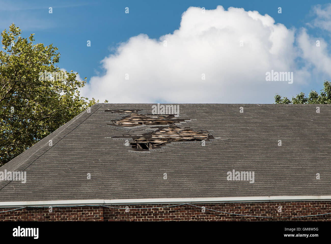 A house roof in a bad need of repair Stock Photo - Alamy