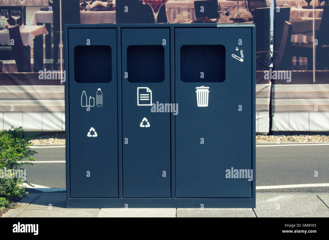 Metal recycle bin hi-res stock photography and images - Alamy