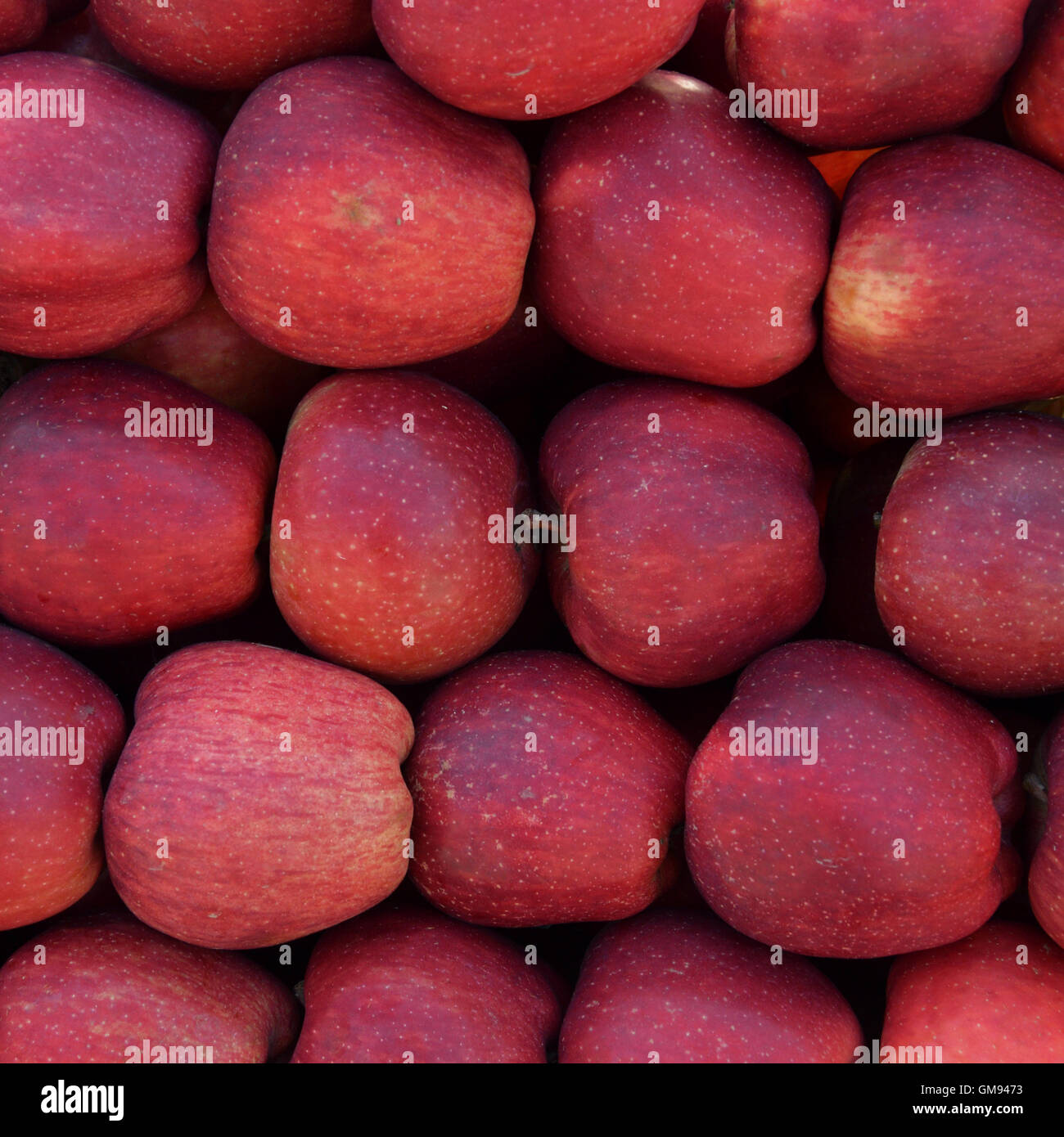 Pile of red apples fresh fruit background texture Stock Photo - Alamy
