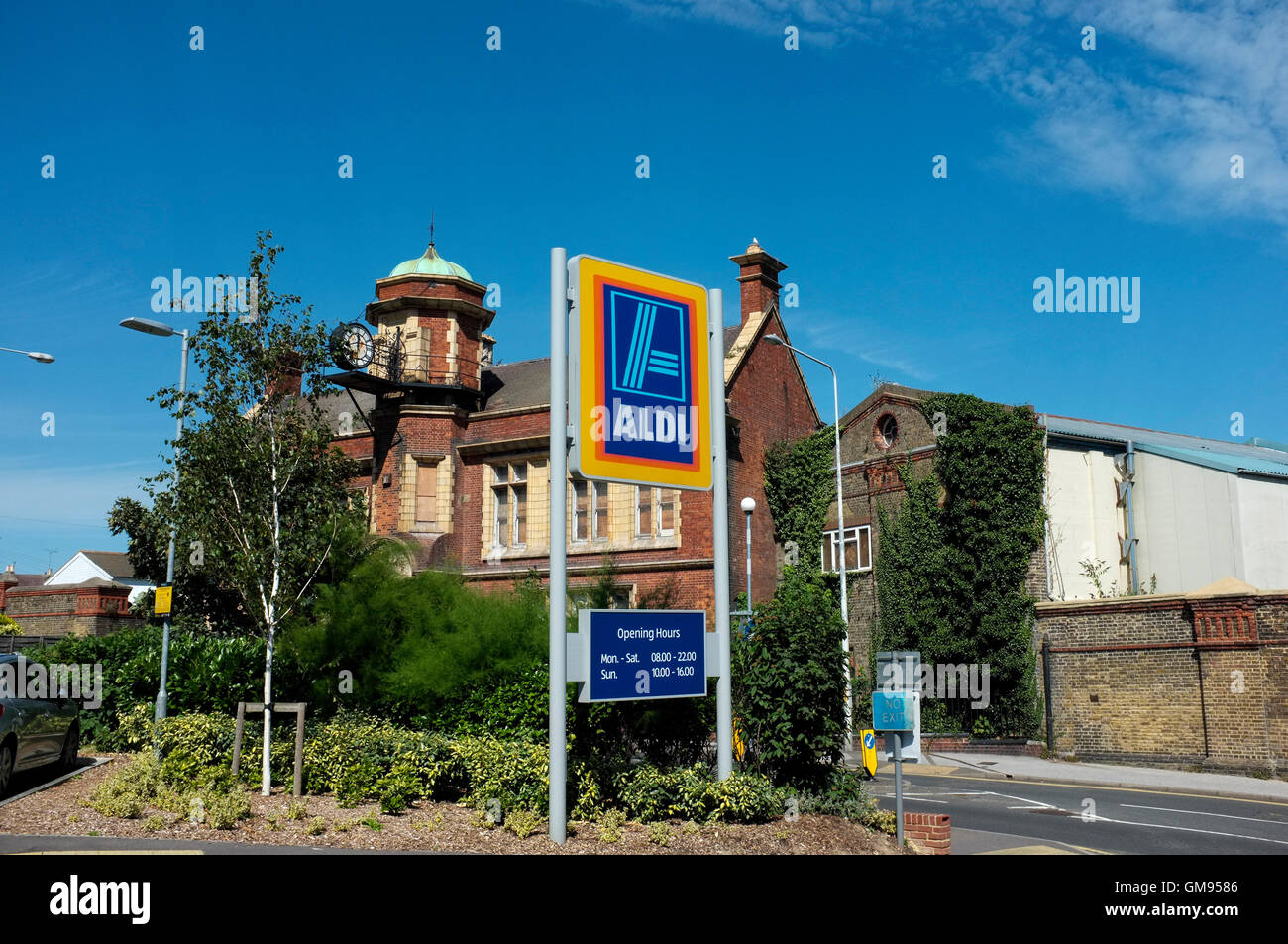 aldi retail supermarket in boundary road in the coastal kent town of ...