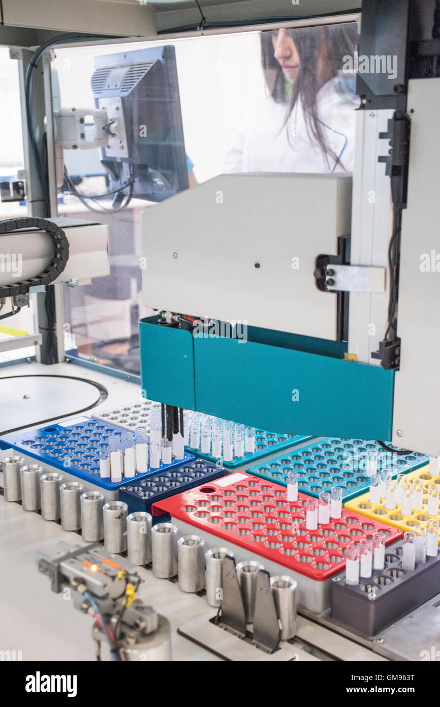 Aliquoter hi-res stock photography and images - Alamy