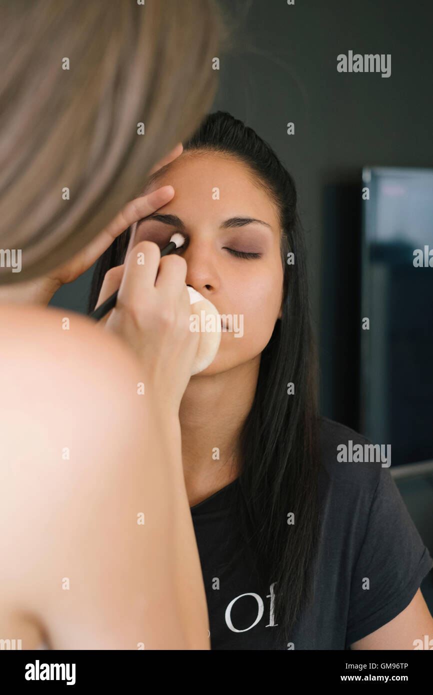 Visagiste styling customer Stock Photo - Alamy