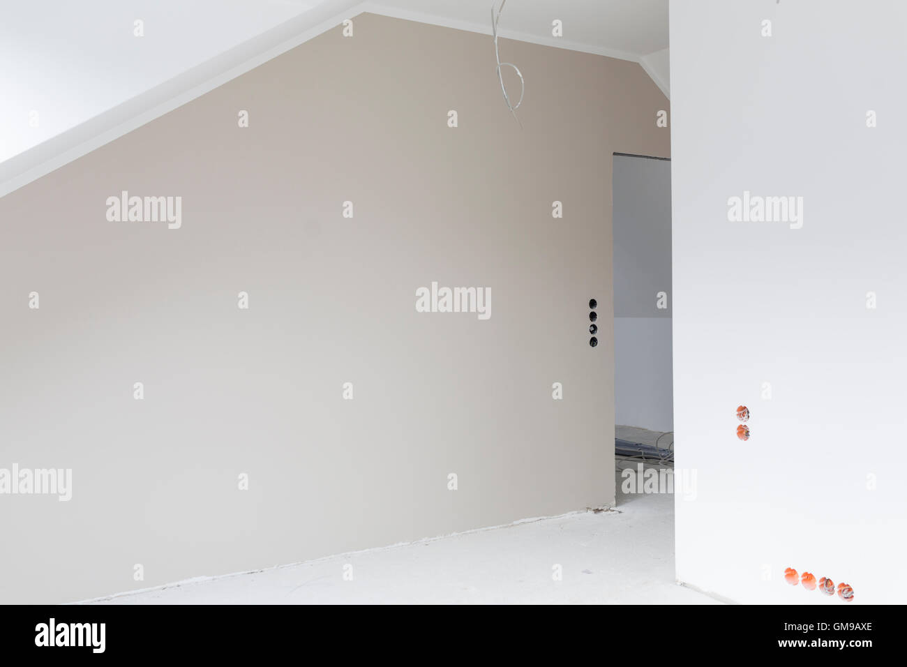 Empty grey wall at construction site of an apartment Stock Photo - Alamy