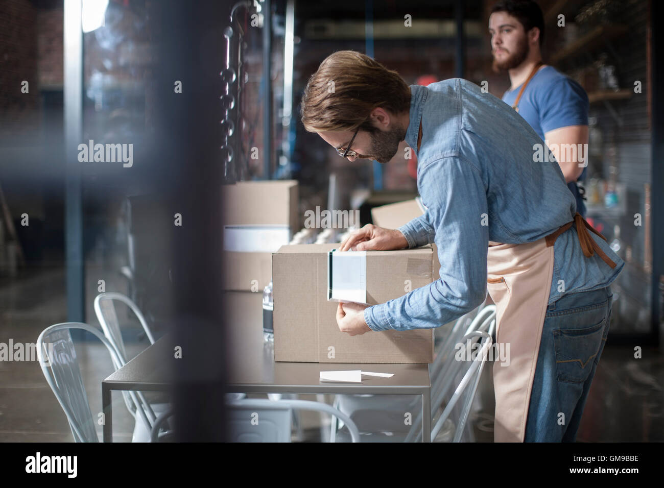 Box note hi-res stock photography and images - Alamy