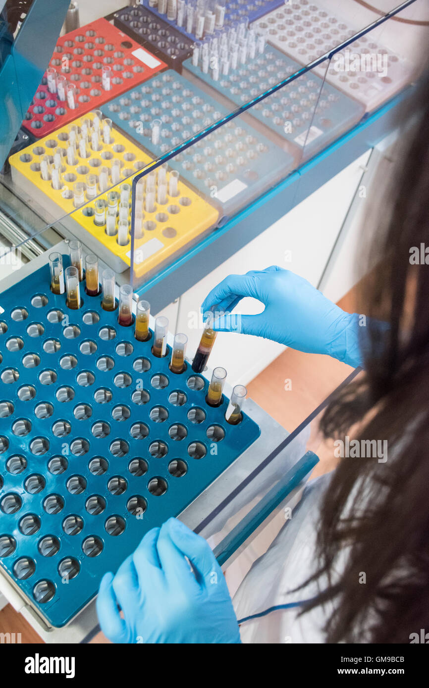 Aliquoter hi-res stock photography and images - Alamy