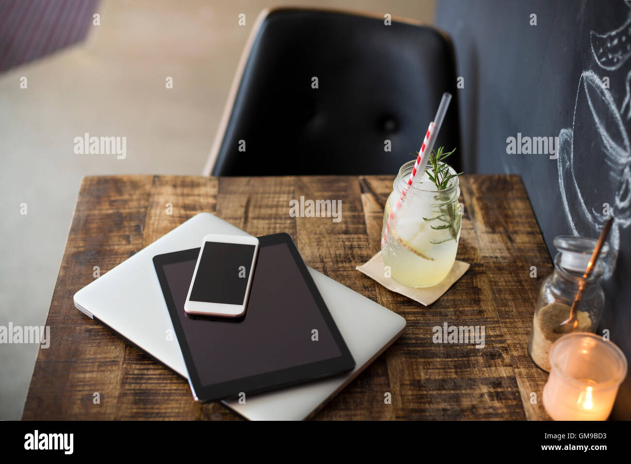 Mobile devices industry hi-res stock photography and images - Alamy