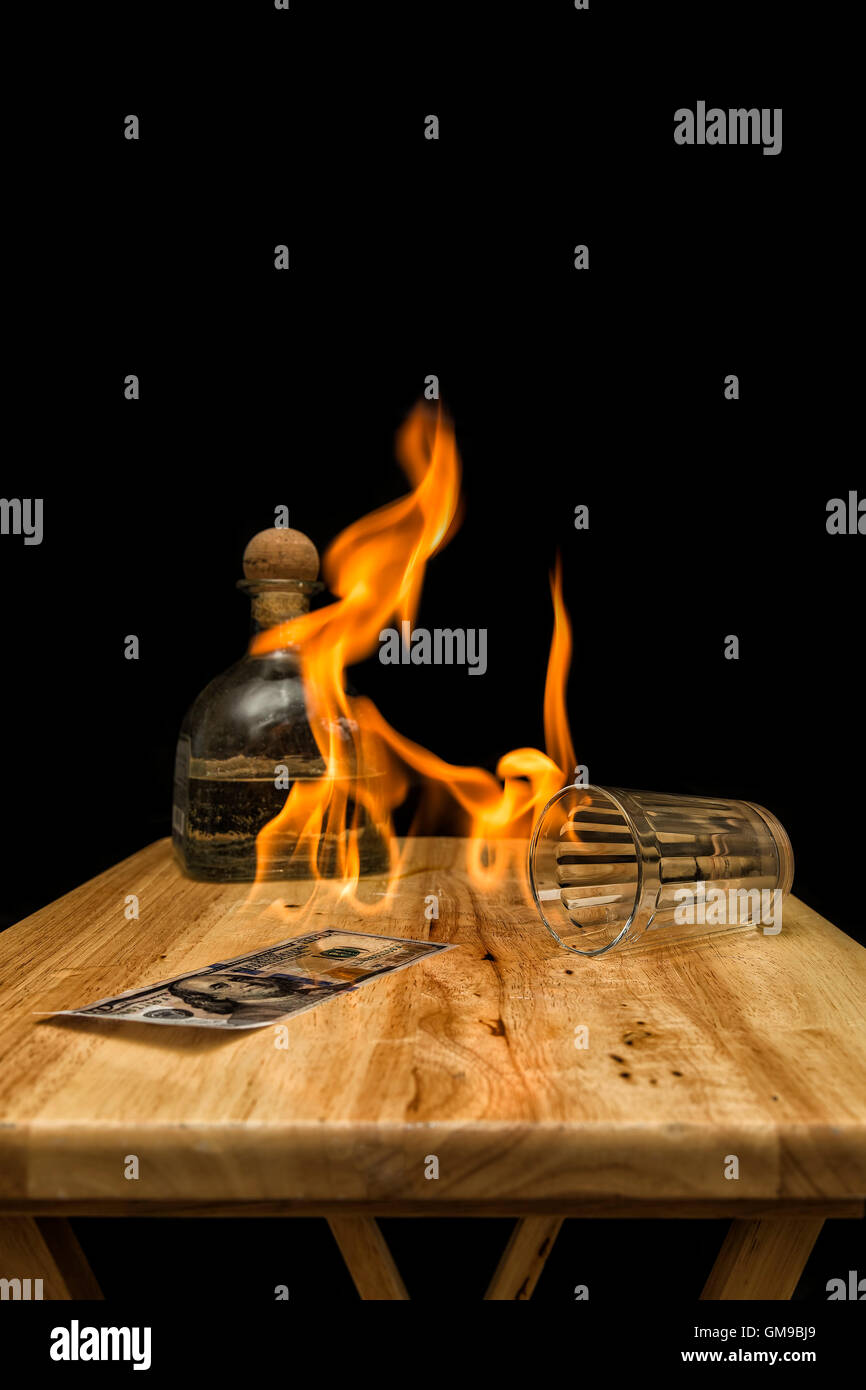 Burning banknote hi-res stock photography and images - Alamy