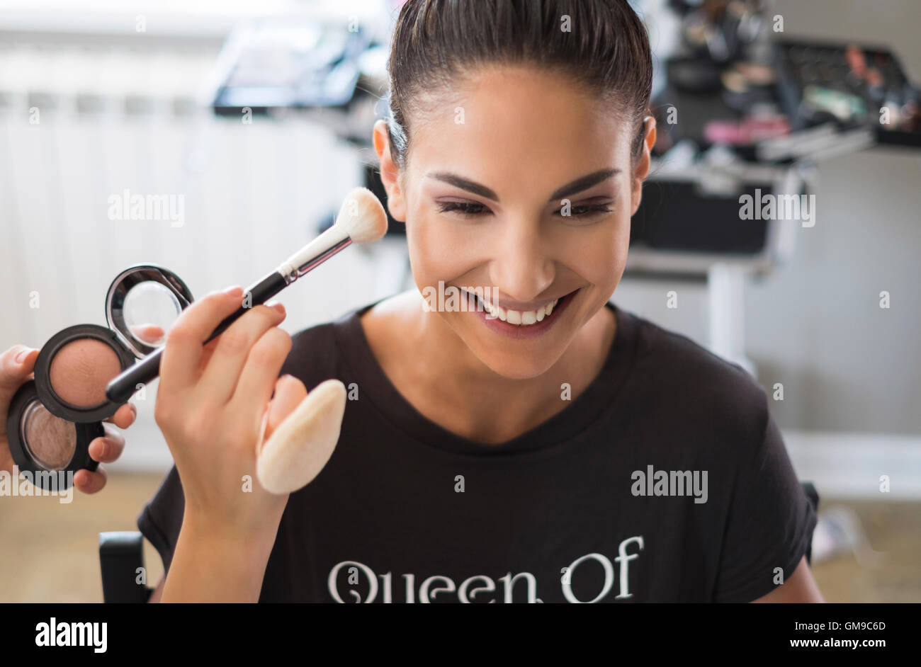 Visagiste styling customer Stock Photo - Alamy