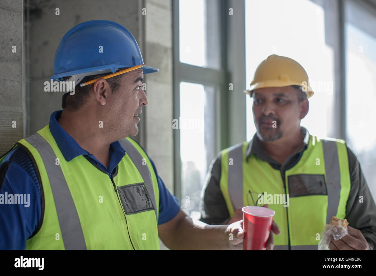 Construction workers lunch break lunch hi-res stock photography and ...
