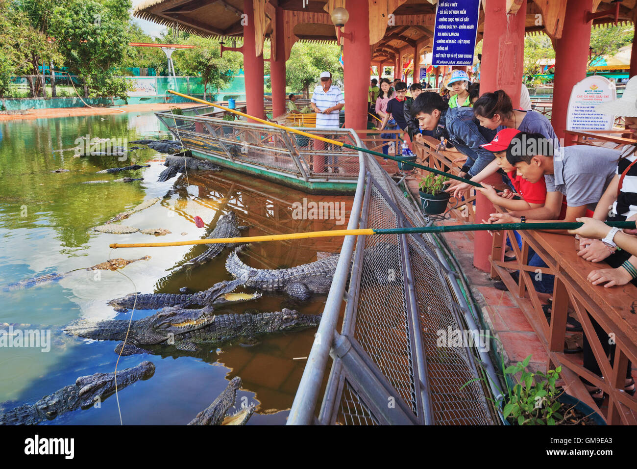 Asian children having fun in the water hi-res stock photography and ...