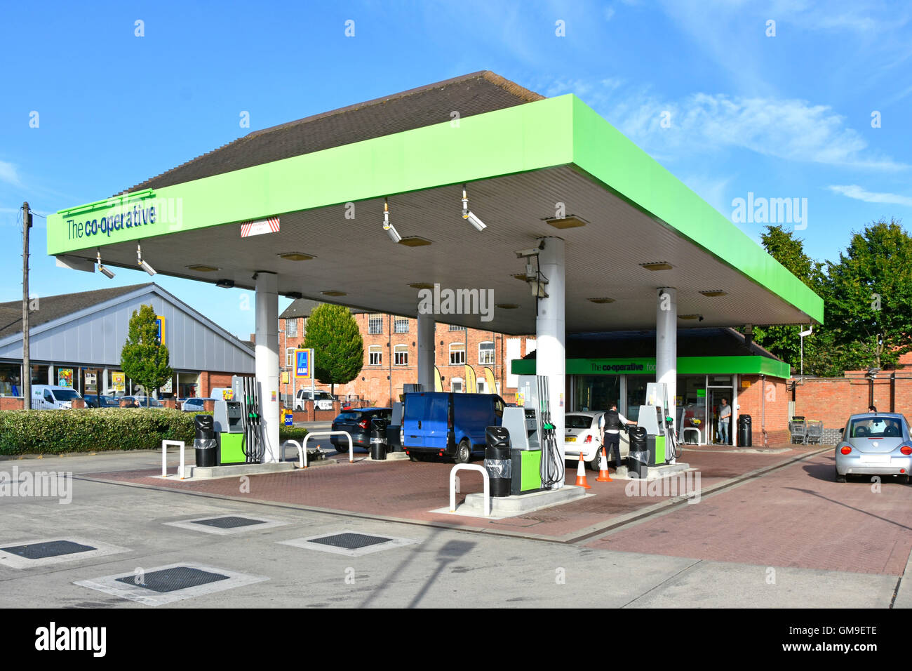 Petrol station uk hi-res stock photography and images - Alamy