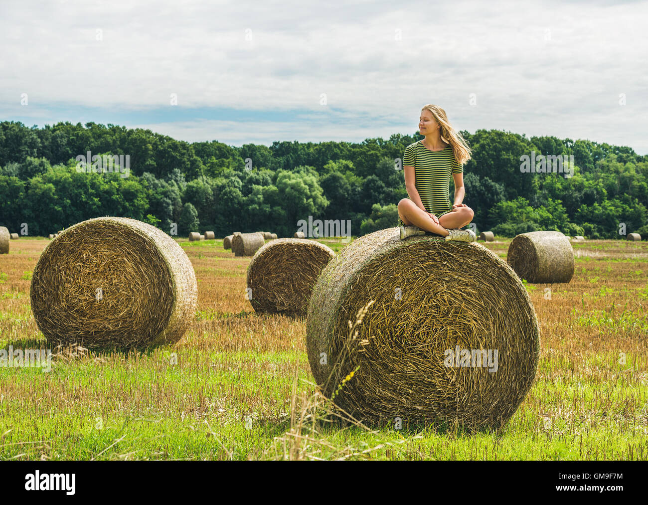 Haymaking girl hi-res stock photography and images - Alamy