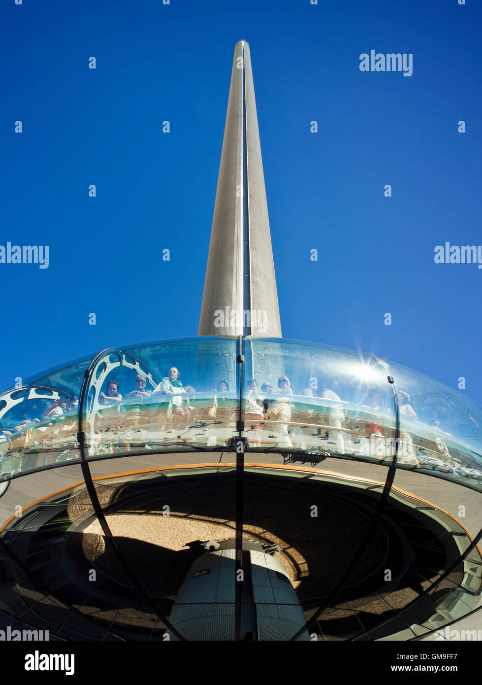 Brighton i360 tourist attraction hi-res stock photography and images ...