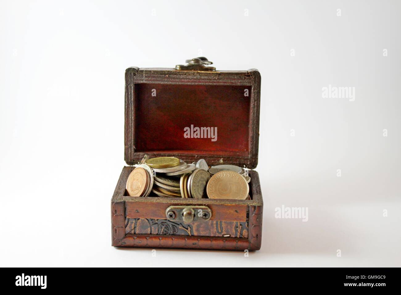 Chest of coins hi-res stock photography and images - Alamy