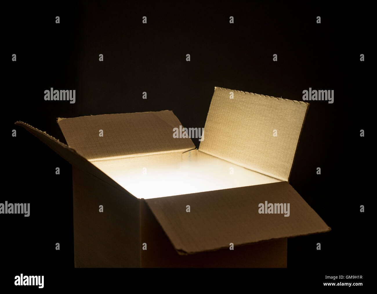 Open cardboard box Stock Photo - Alamy