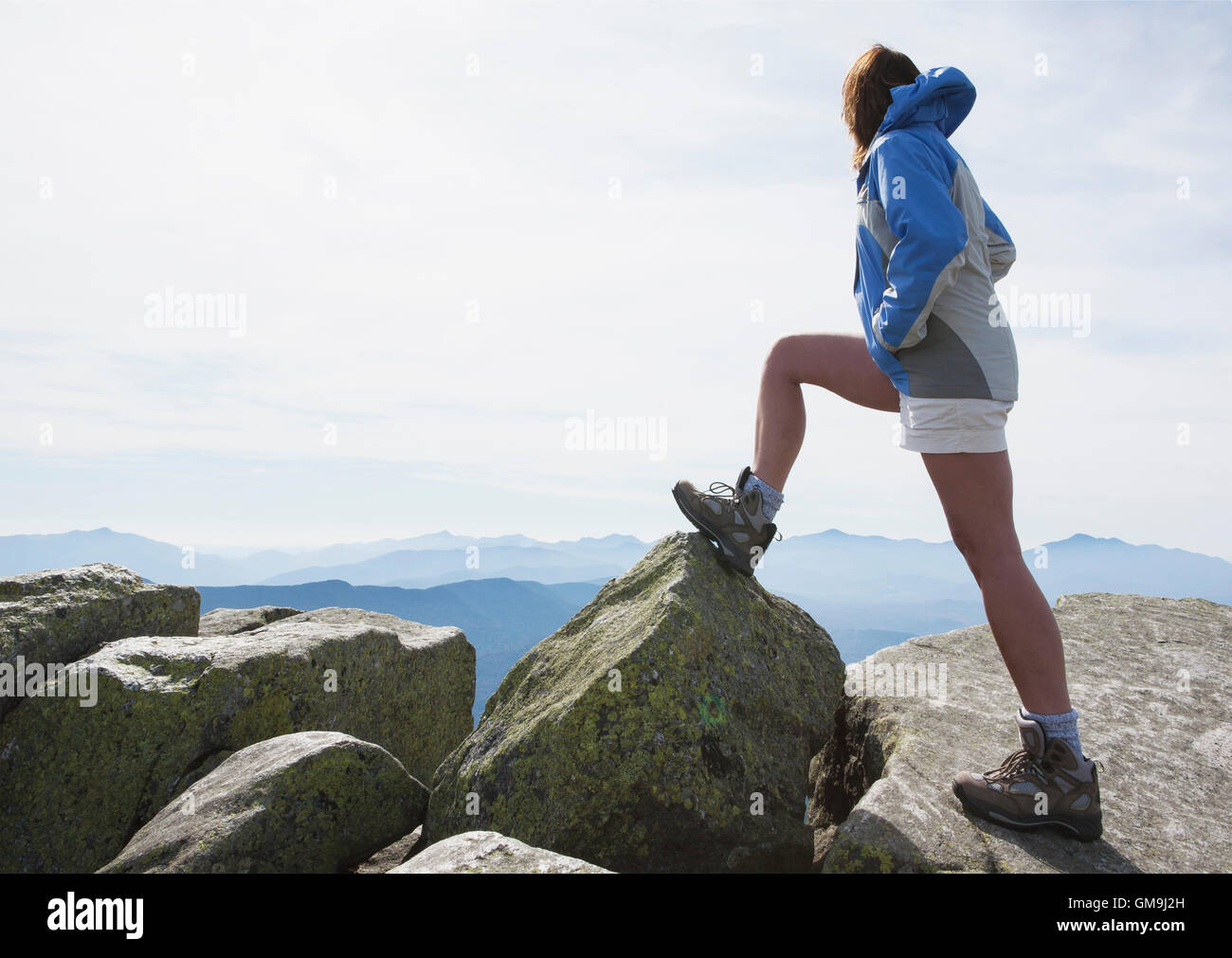 Person looking over landscape hi-res stock photography and images - Alamy