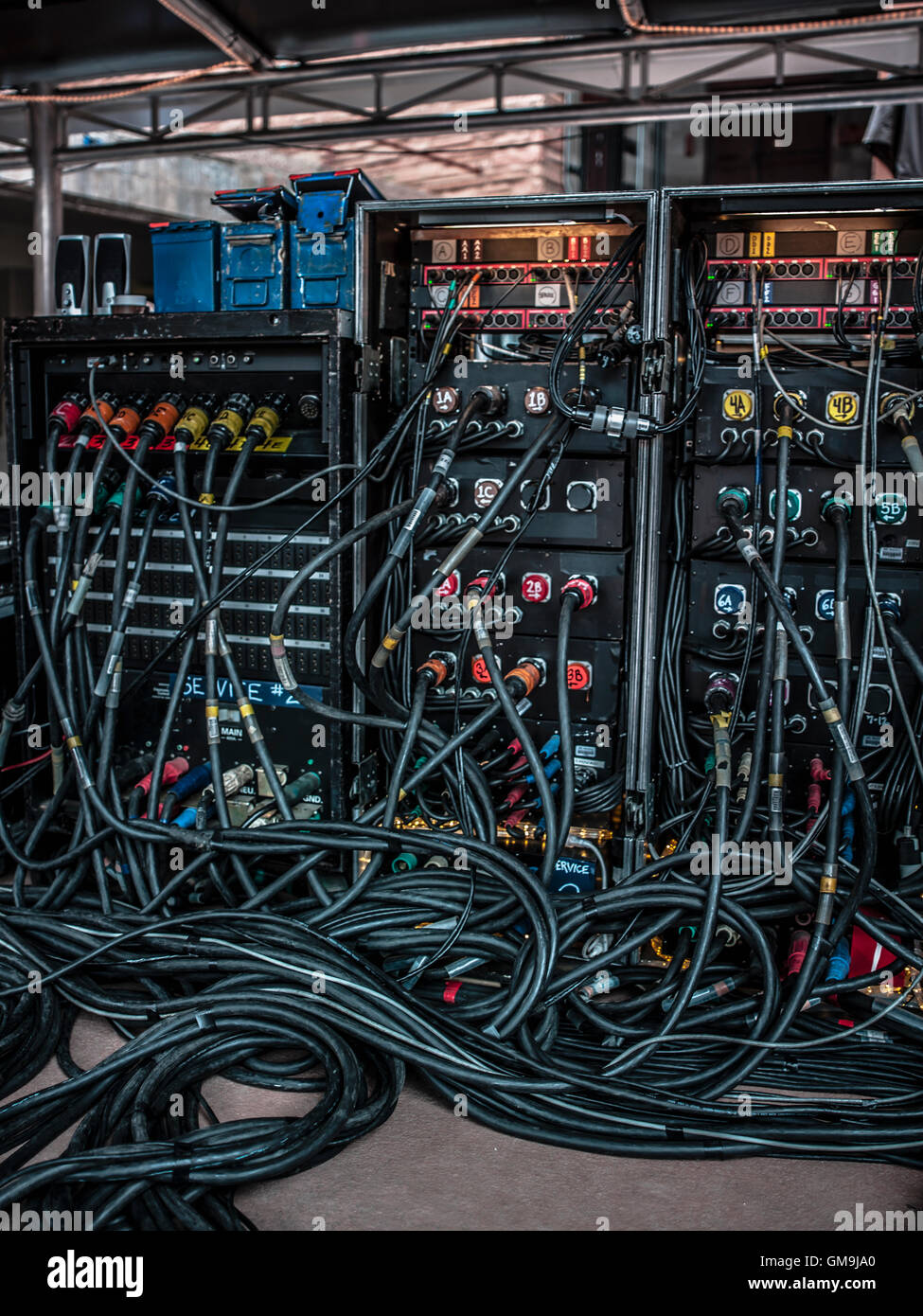 Rear view of amplifiers and cables Stock Photo - Alamy