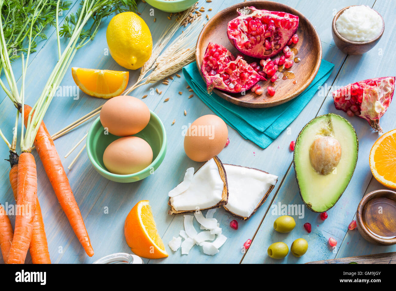 Overhead food table hi-res stock photography and images - Alamy