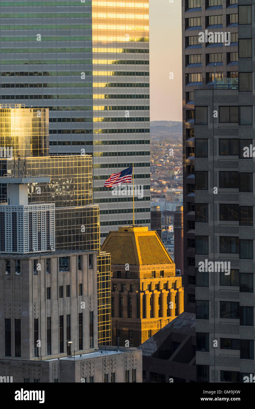 Office exterior and us flag hi-res stock photography and images - Alamy