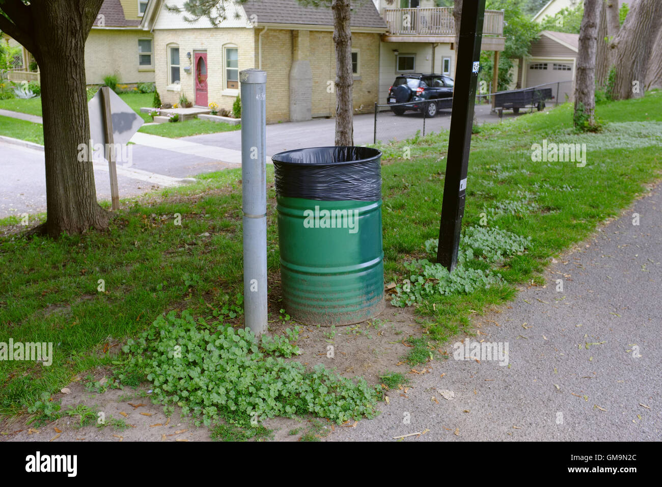 Public bin hi-res stock photography and images - Alamy