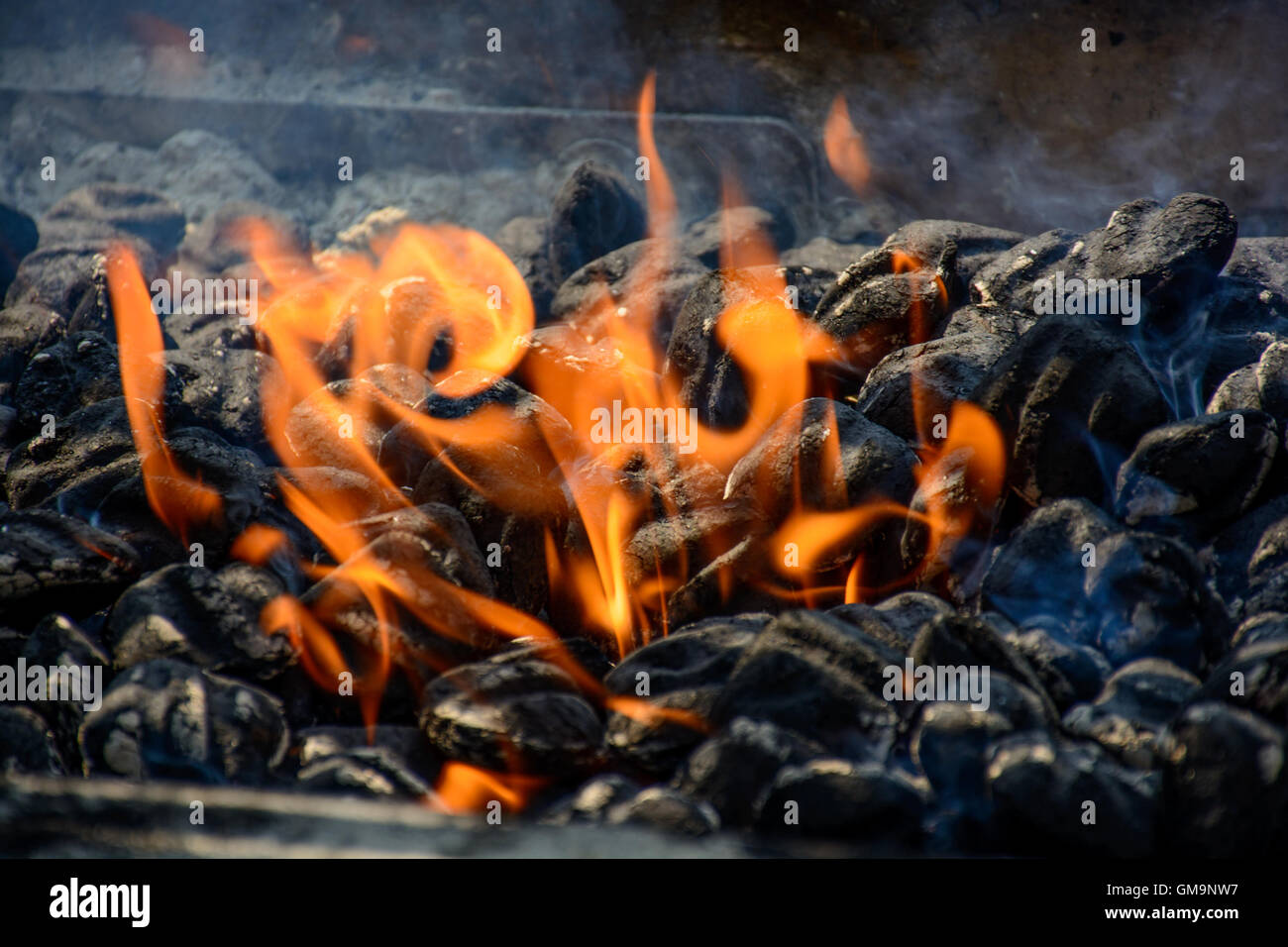 Charcoal fire hi-res stock photography and images - Alamy