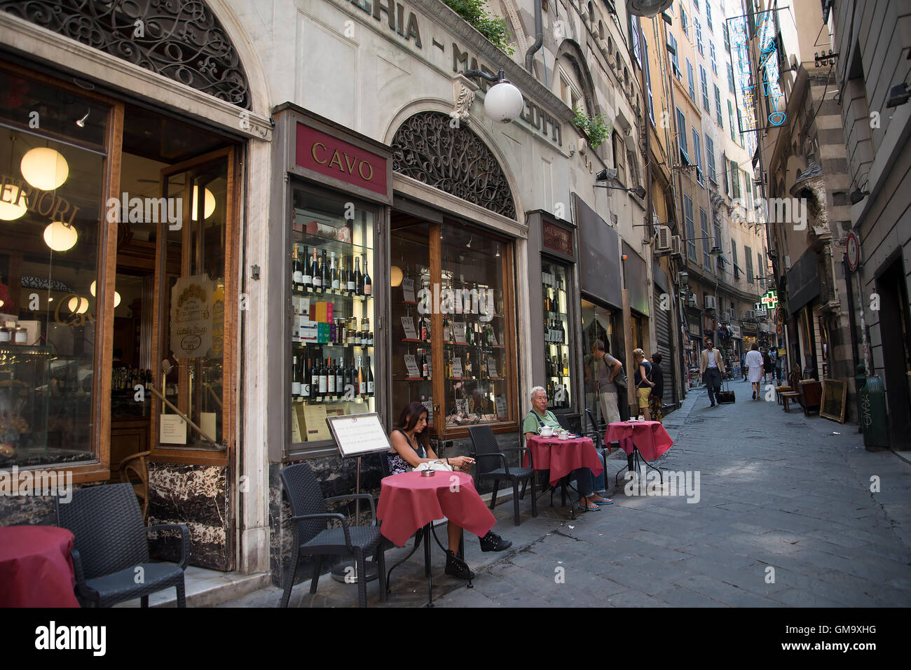 Wandering in the narrow Alleys or Carruggi around the port of Genoa ...