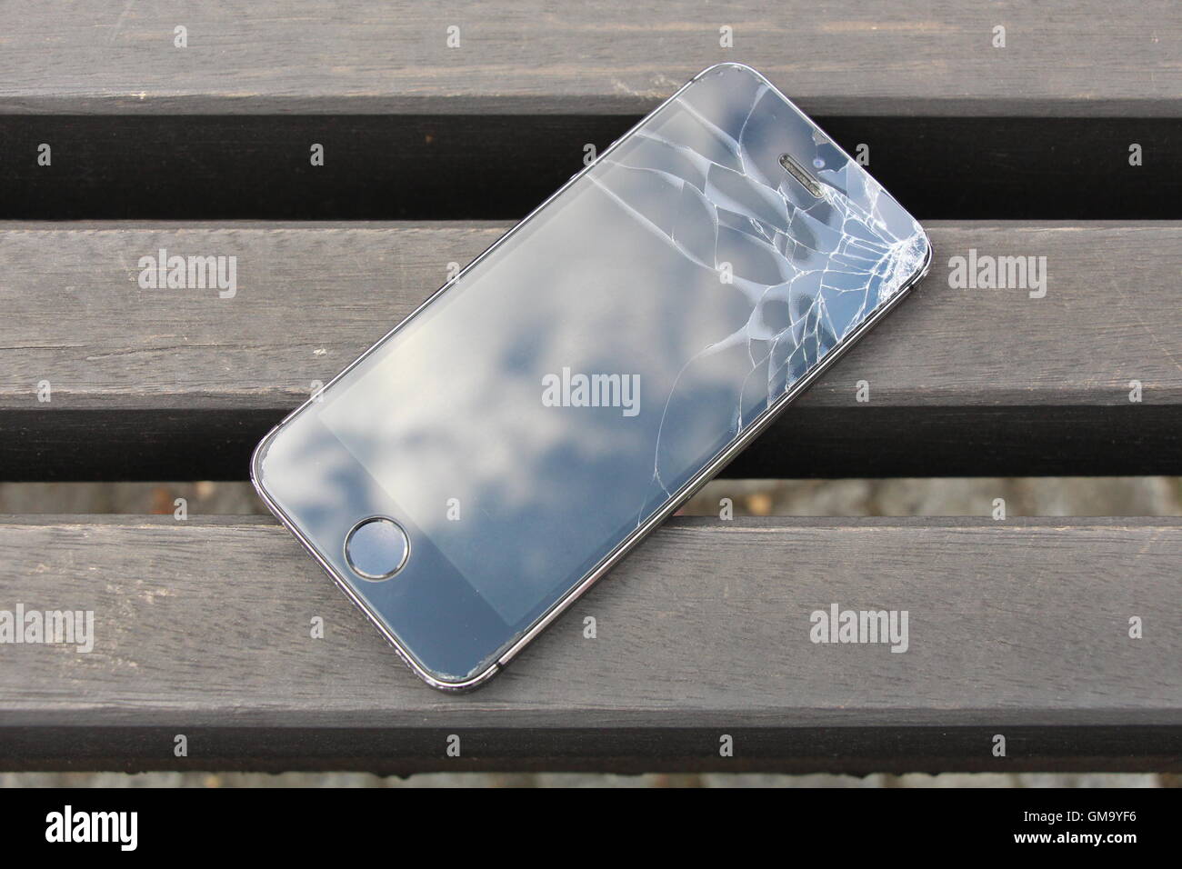 Apple technology waste hi-res stock photography and images - Alamy