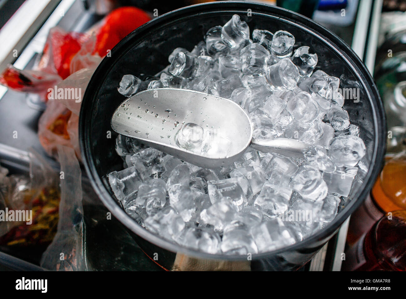 Ice cube shovel hi-res stock photography and images - Alamy