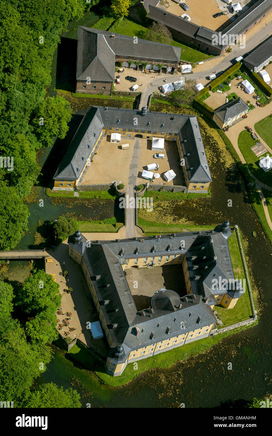 Water castle of juchen hi-res stock photography and images - Alamy