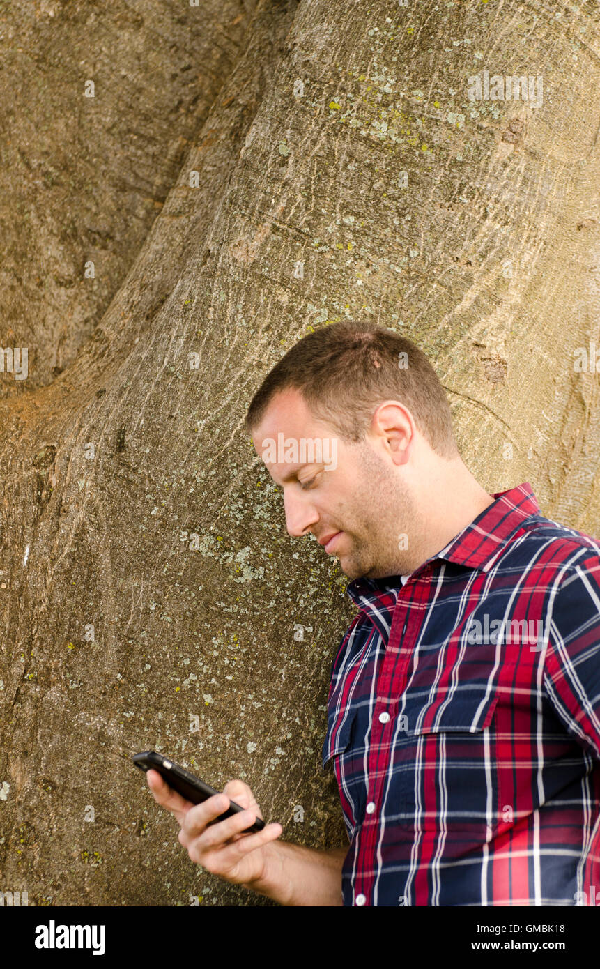 Man leaning against tree trunk hi-res stock photography and images - Alamy