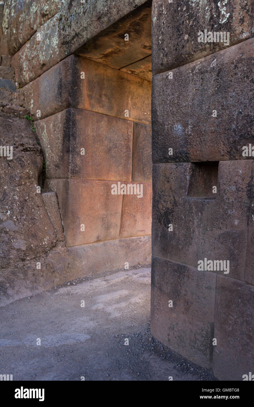 Peru inca door doorway stone ruins hi-res stock photography and images ...
