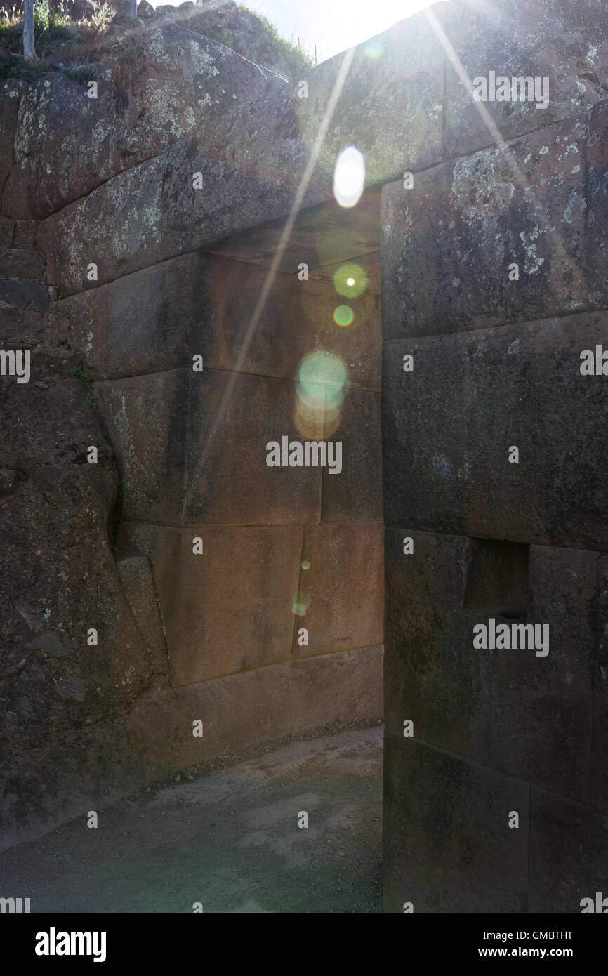 Peru inca door doorway stone ruins hi-res stock photography and images ...