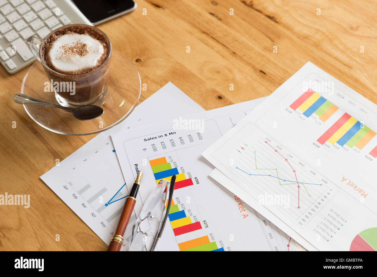Analysis chart paperwork on hi-res stock photography and images - Alamy