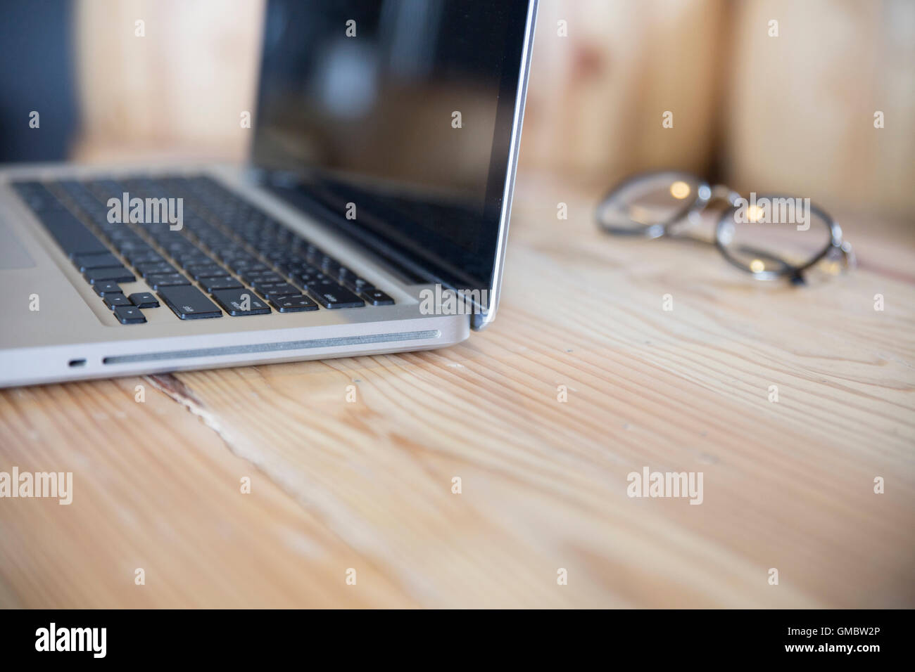 Modern computer on desk hi-res stock photography and images - Alamy